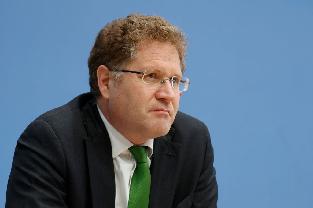 Patrick Graichen muss gehen – Bauernopfer oder Kopf der Hydra? Patrick Graichen muss gehen – Bauernopfer oder Kopf der Hydra?