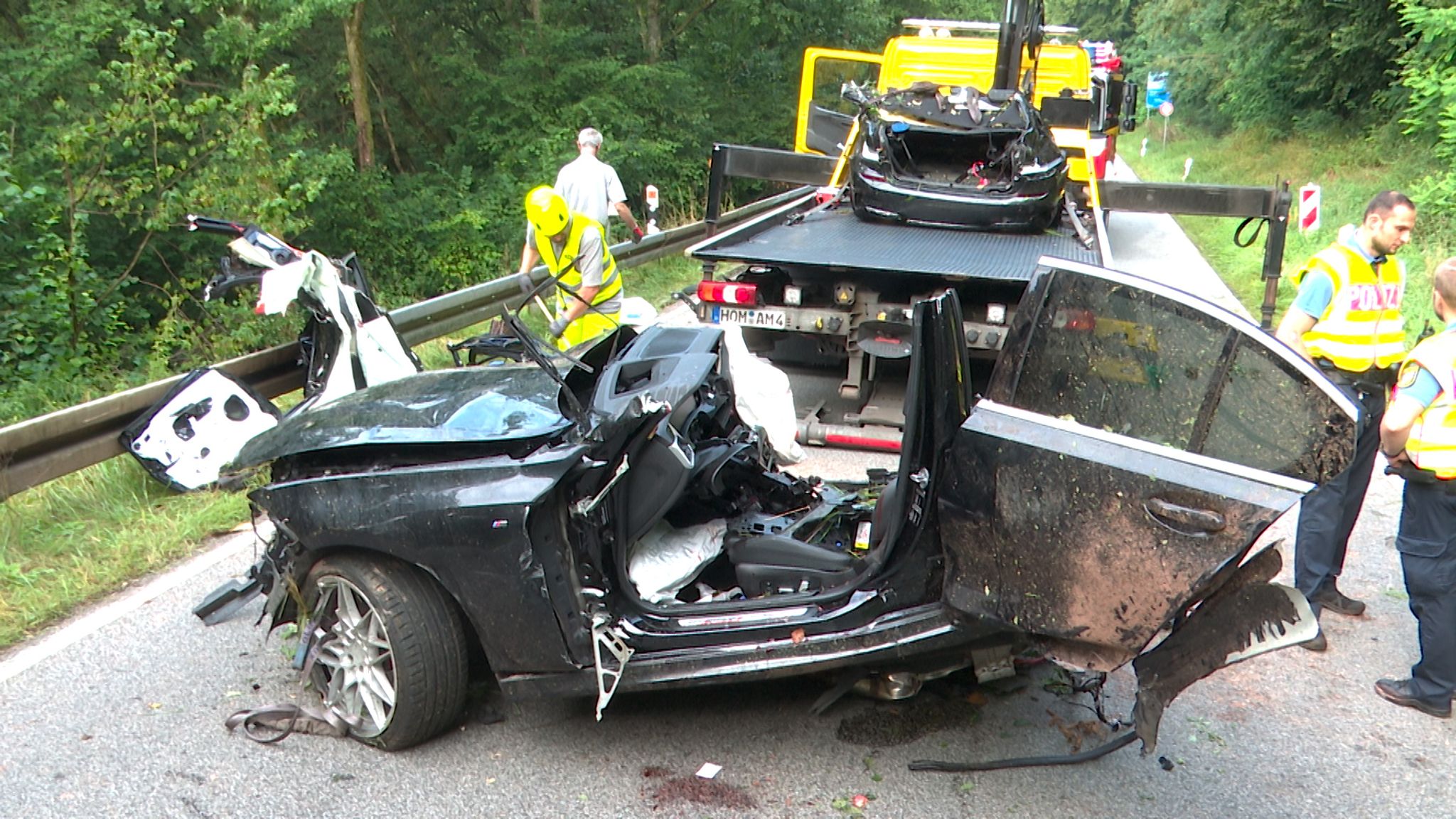 Vor Verkehrskontrolle weggefahren – Zwei Menschen sterben bei Autounfall